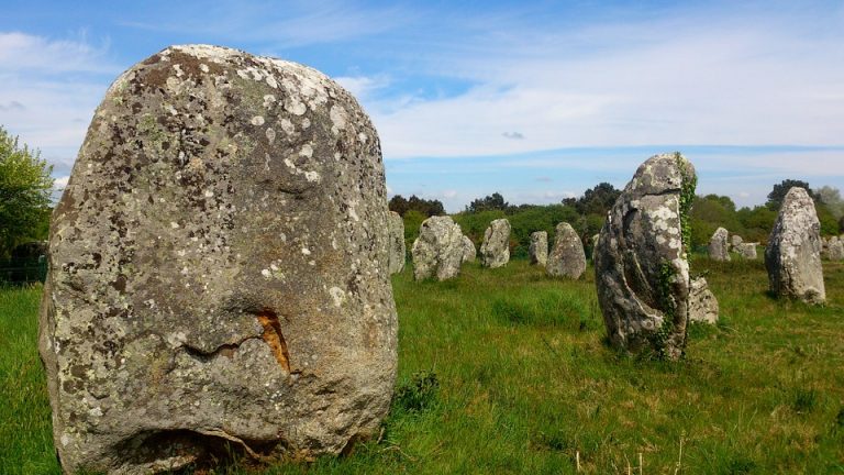 Bretagne. Les mégalithes et l'archéologie sous-marine mis en valeur