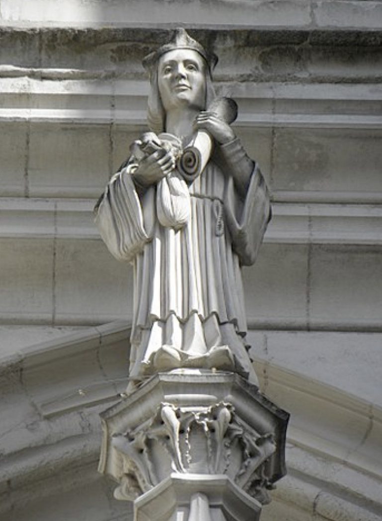 La plus ancienne statue de Saint-Yves se trouve à Plouégat-Guerrand ...