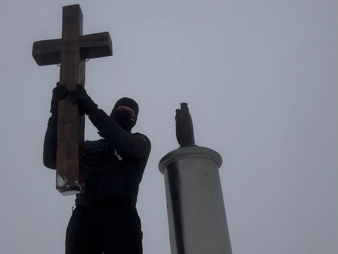 Pyrénées : à peine réinstallée, la croix de l’Aneto de nouveau vandalisée